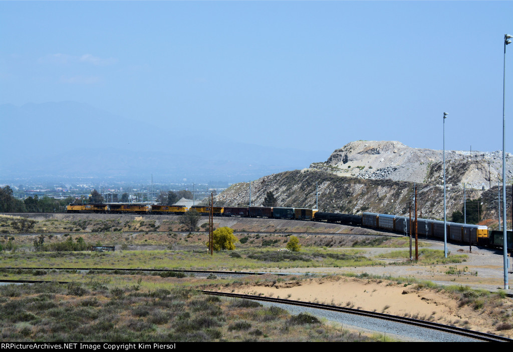 UP 5440 Leaving EB Manifest Towards Cajon